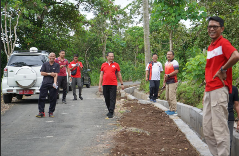 Bupati Karangasem I Gede Dana Tinjau Pembangunan Box Culvert Jembatan Tukad Canging di Desa ...